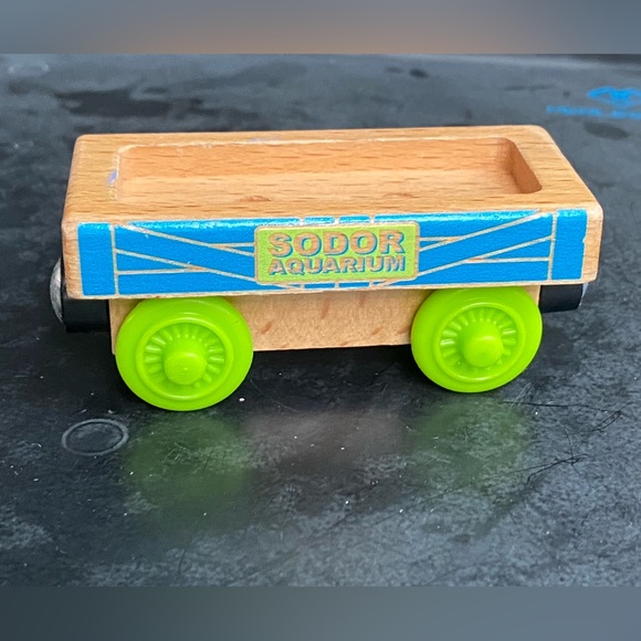 Toys | Thomas The Train Sodor Aquarium Hammerhead Shark Car Wooden 212 ...